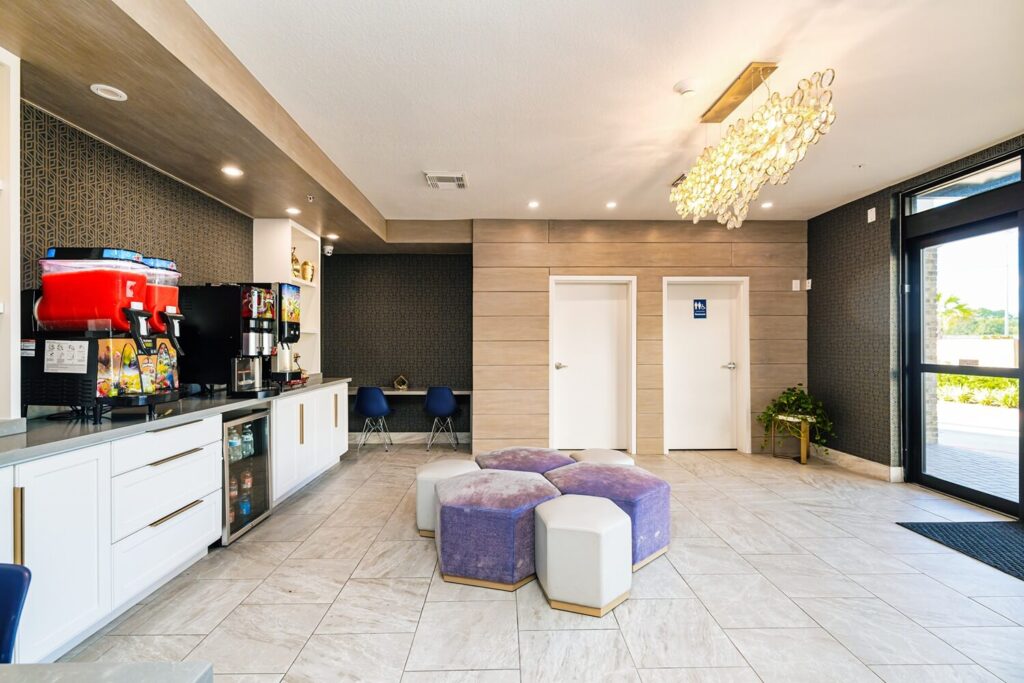 Blue IAH East – Palace Inn